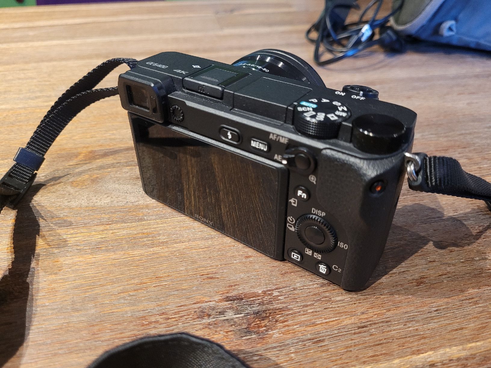 Sony Alpha 6400 A6400 Kit + 16-50mm Objektiv top Zustand (Gebraucht) in ...