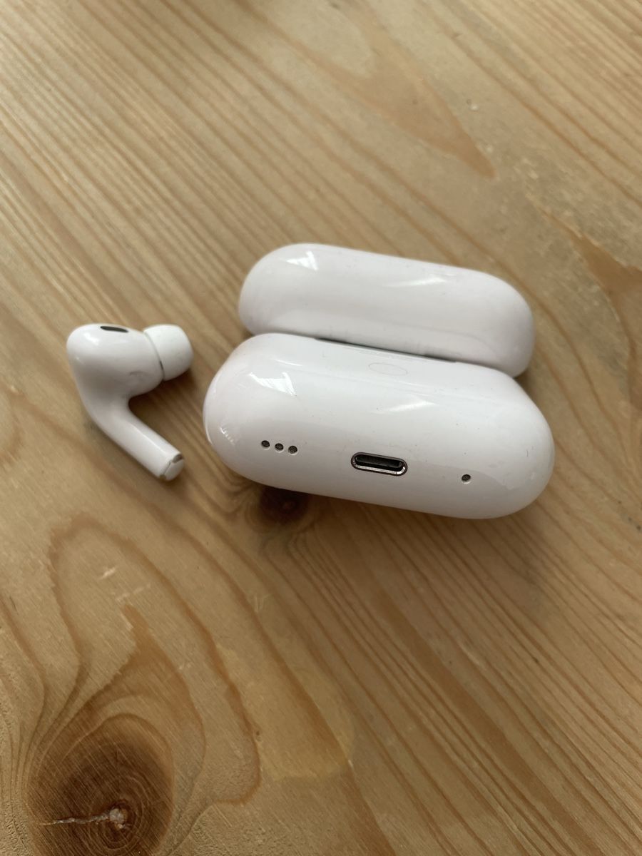 Case & Airpod Links - Apple Airpods pro 2nd Gen. Lightning (Gebraucht ...