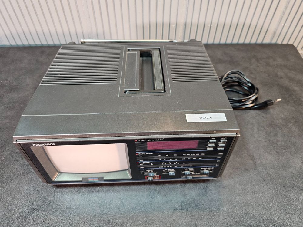 Intervision 2-Band Color-TV-Clock-Radio TV-487 Fernseher (Gebraucht) in ...