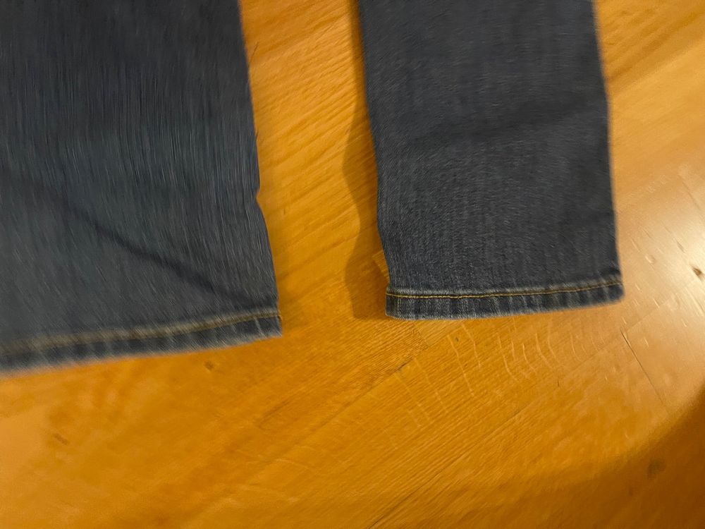 Levi’s Gr. 34-36 /oder Levi’s Gr. 27/30 / Neuwertig | Kaufen auf Ricardo