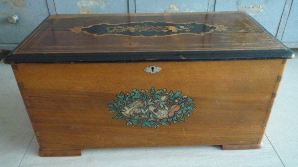 Ancien coffre pour boîte à musique / Alte Truhe f. Musikdose (D'occasion) à Cortaillod pour CHF ...