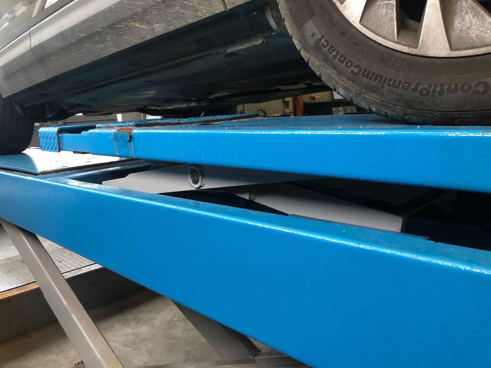 Scherenhebebühne Ravaglioli RAV640.2Si Autolift Radfreiheber (Usato) a Zwingen per CHF 1451 ...