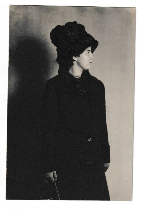 Frau ganz in schwarz - Baden 1911 (C2 (Gebraucht) in Ruggell für CHF 1. ...