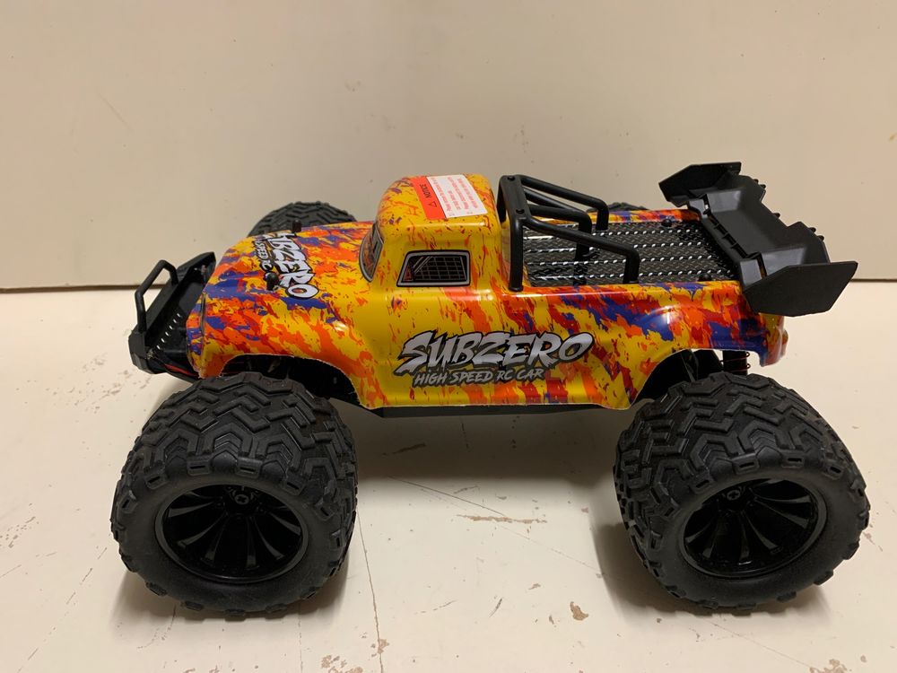 Enoze Subzero 1:16 4WD 2,4 GHz (Licht) super Zustand! (Gebraucht) in ...