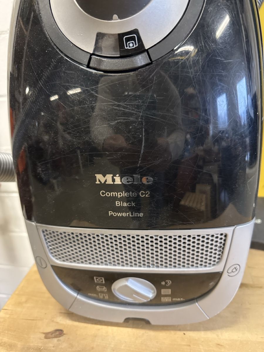 Miele Staubsauger Complete C2 Black PowerLine - Top! (Gebraucht) in ...