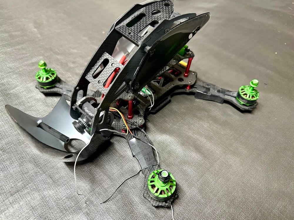 Drone FPV chassis carbone (Défectueux) à Trélex pour CHF 29.5 – avec ...
