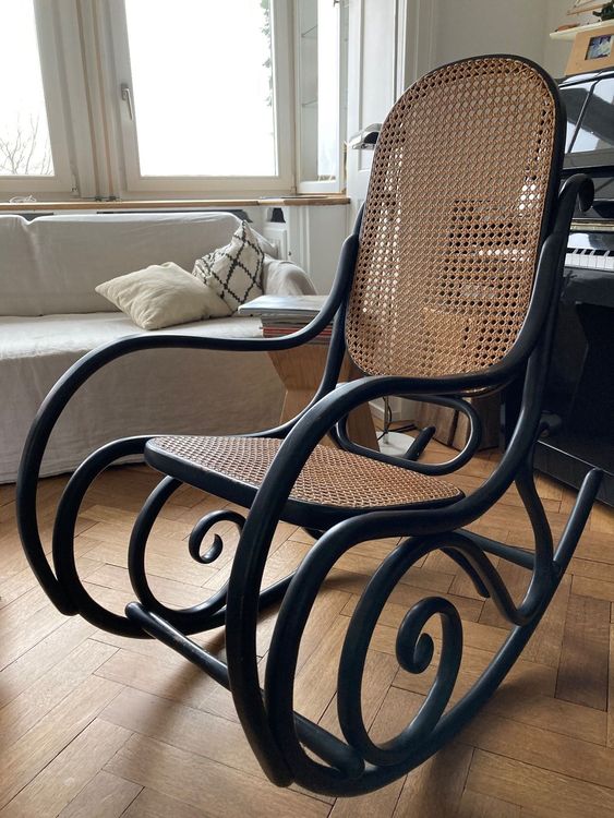 THONET Schaukelstuhl, schwarz, aus den 70er Jahren | Kaufen auf Ricardo
