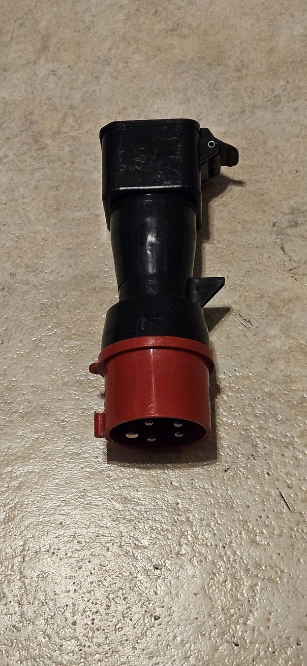 Adaptersteckdose J15-5 auf CEE 16-5 Stecker (Neu (gemäss Beschreibung)) in Emmen für CHF 50 ...
