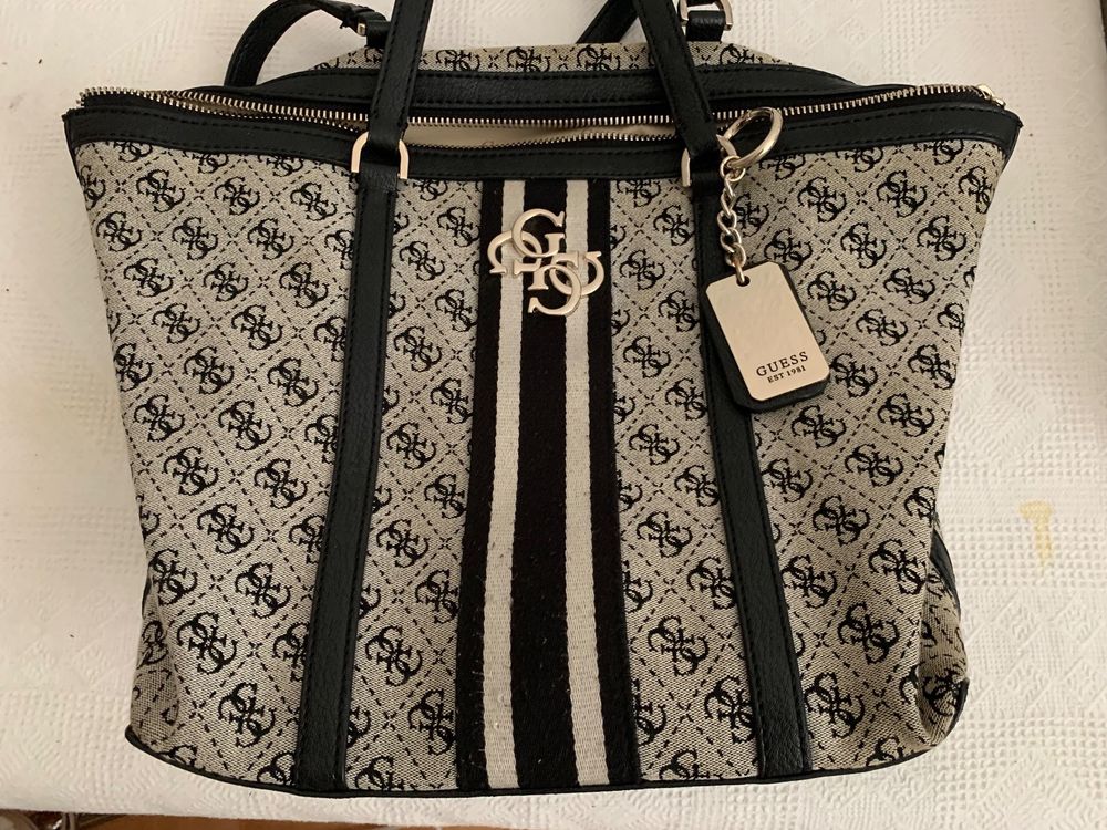 Guess Tasche (Gebraucht) in für CHF 20 – mit Lieferung auf Ricardo kaufen