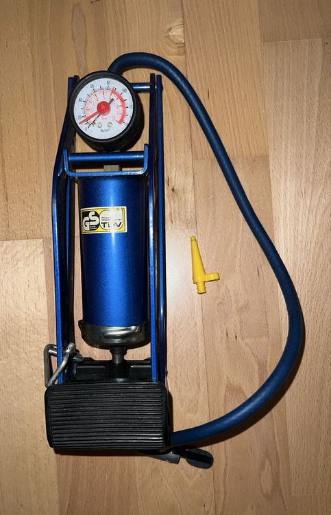 Robuste Fussluftpumpe mit Manometer (Gebraucht) in Stäfa für CHF 1 ...