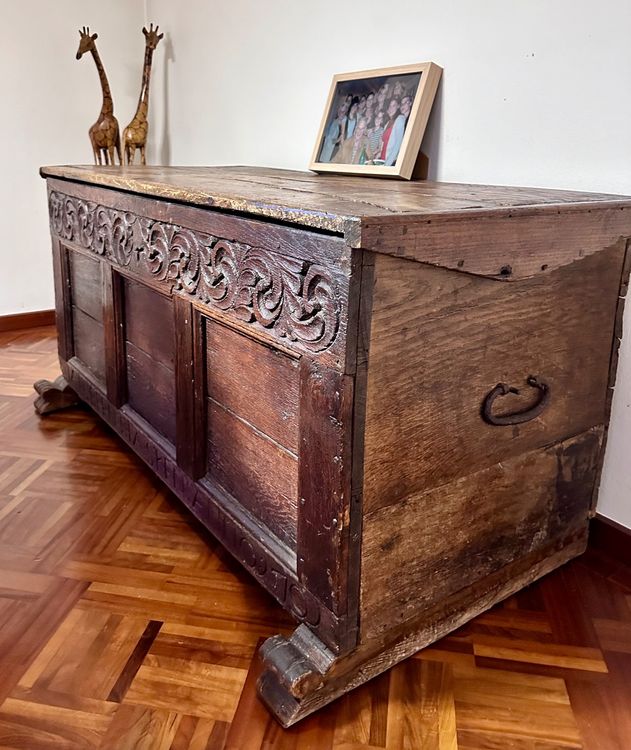Coffre ancien sculpté, bois massif (Gebraucht) in Mézières VD für CHF 175 – nur Abholung auf ...