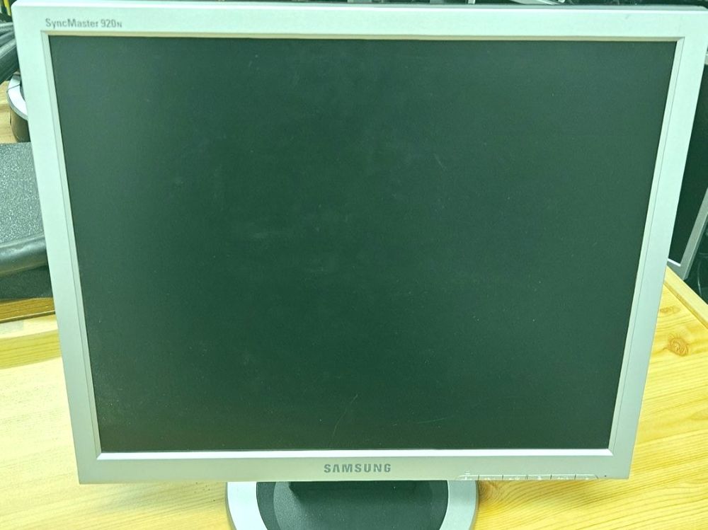 Samsung SyncMaster 920N - 19 Zoll (Gebraucht) in Baar für CHF 1 – mit ...