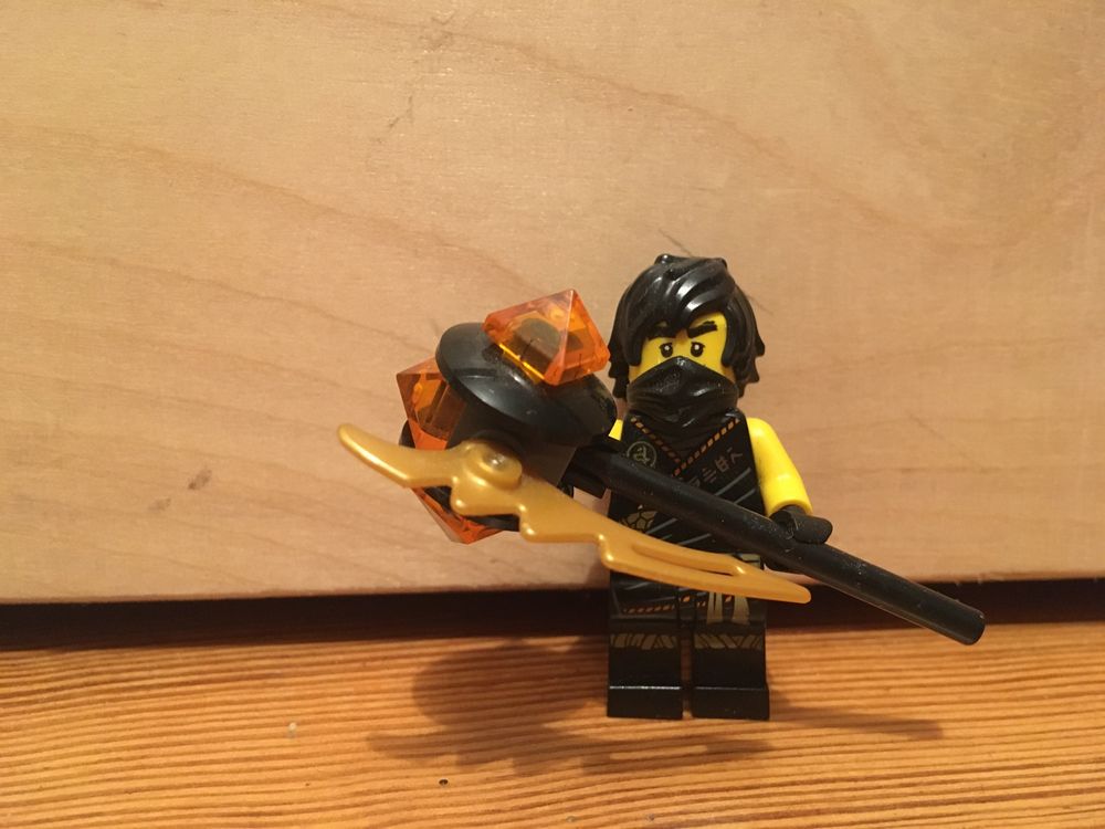 Lego Ninjago Minifigur:Cole mit seinem Hammer | Kaufen auf Ricardo