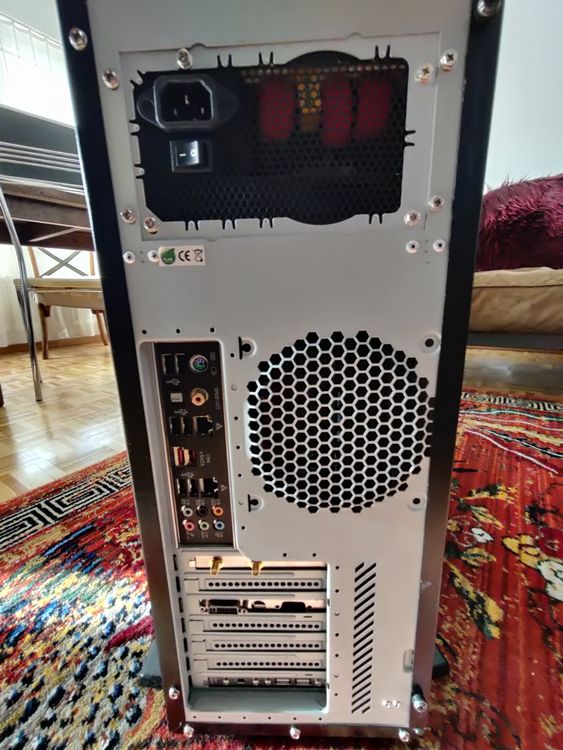 PC alt sehr gross sehr schwer mit Linux Mint 21.1 Vera | Kaufen auf Ricardo