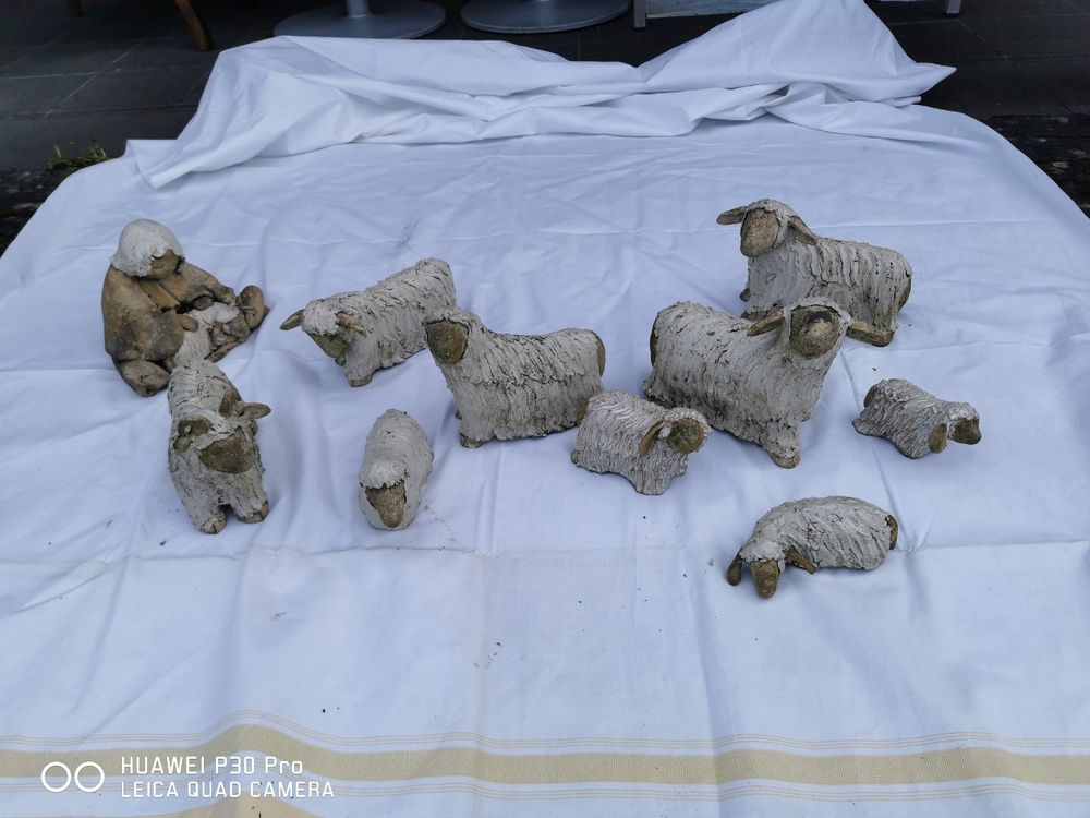 Tonfiguren-Set: Hirte & 9 Schafe – rustikal & handgemacht (Gebraucht ...