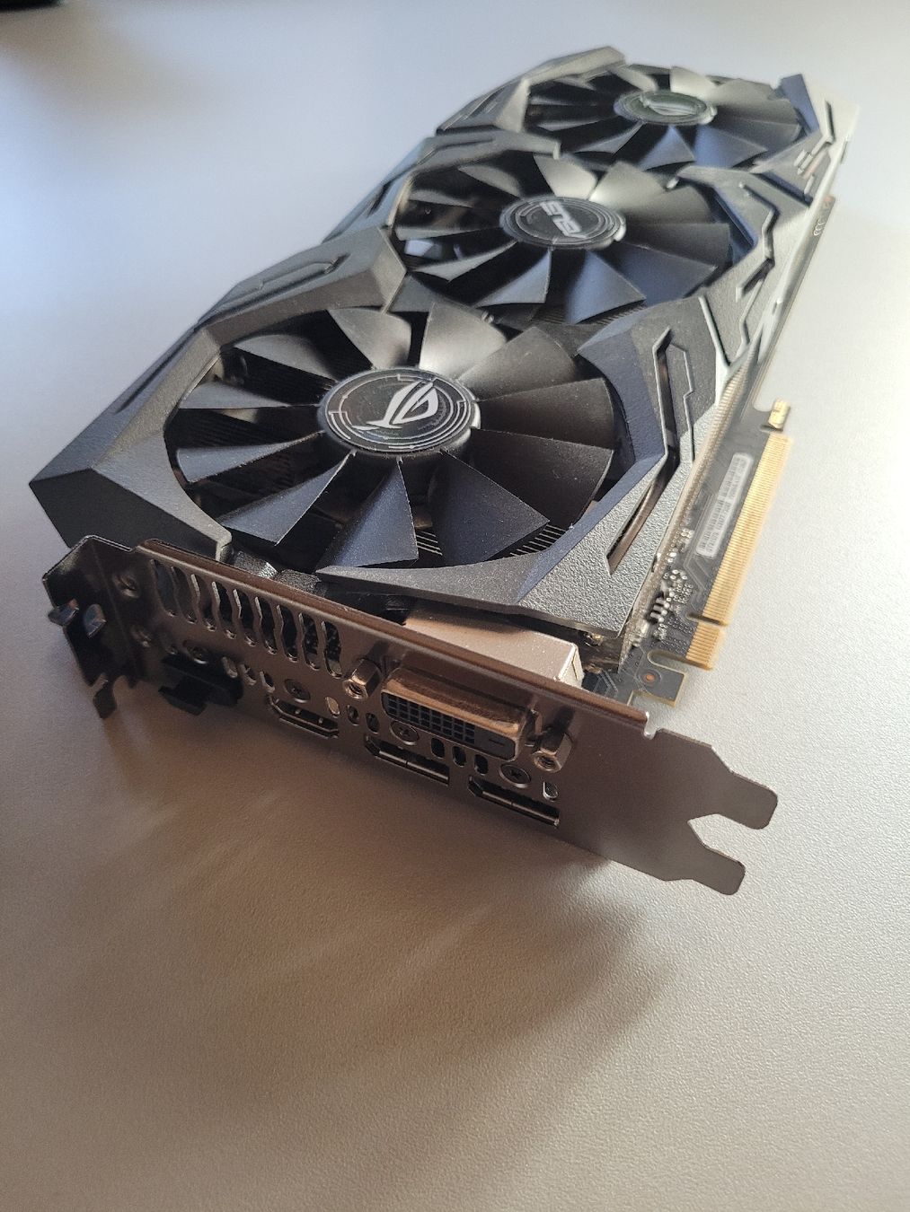 ASUS ROG STRIX GTX 1070 8GB Grafikkarte - Top Zustand! (Gebraucht) in ...