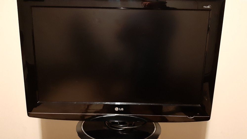 Fernseher LG Mod. 32 LG 5700 schwarz | Kaufen auf Ricardo