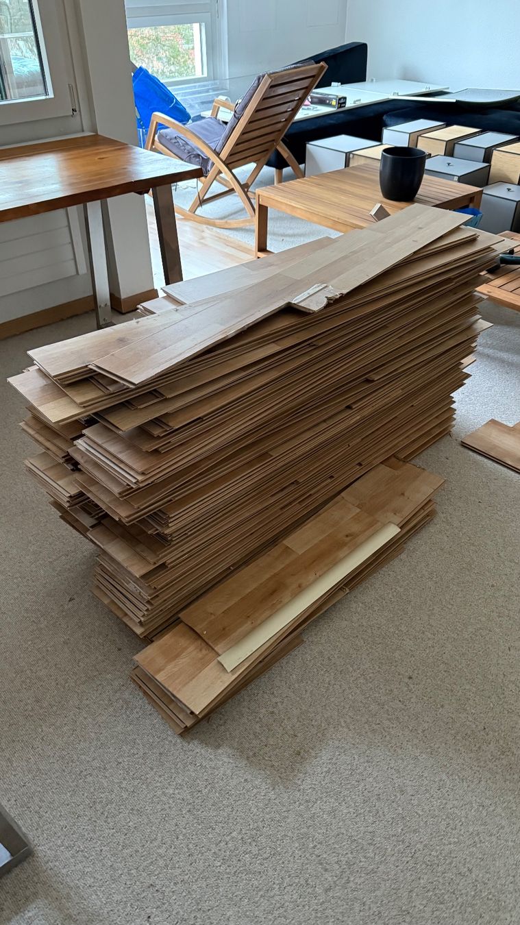 Laminat (130cm), ca. 100kg (Defekt) in Feusisberg für CHF 1 – nur ...