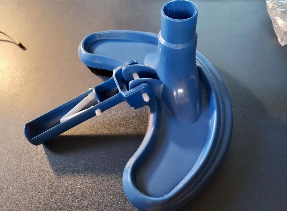 Bürstenstaubsauger Poolreinigung / Aspirateur brosse piscine (Neu und originalverpackt) in ...