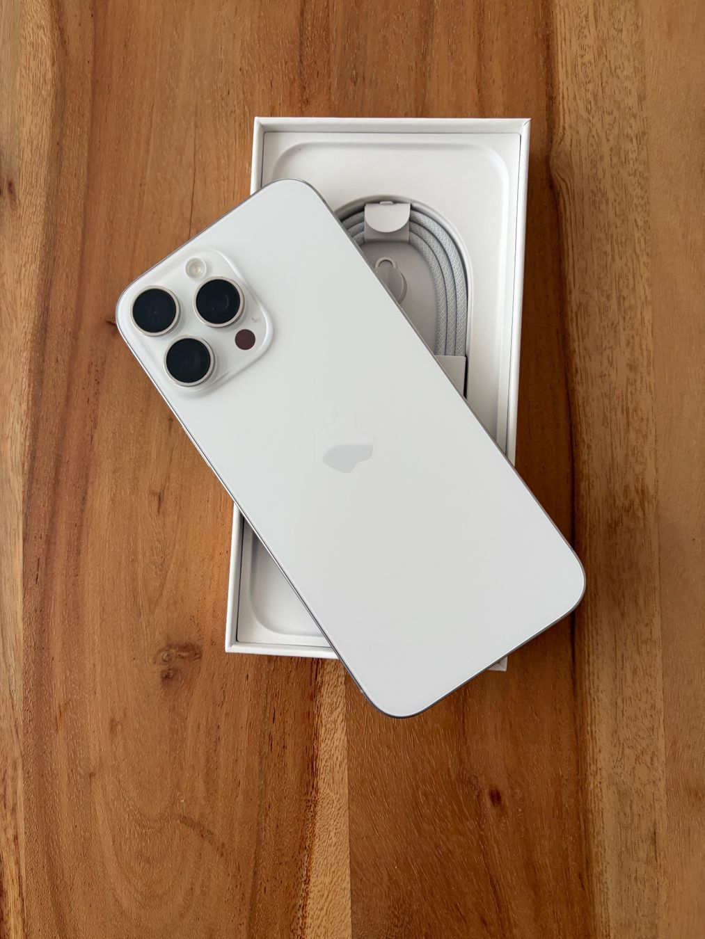 Apple iPhone 16 pro Max 256GB Titan weiss (Gebraucht) in Boniswil für ...