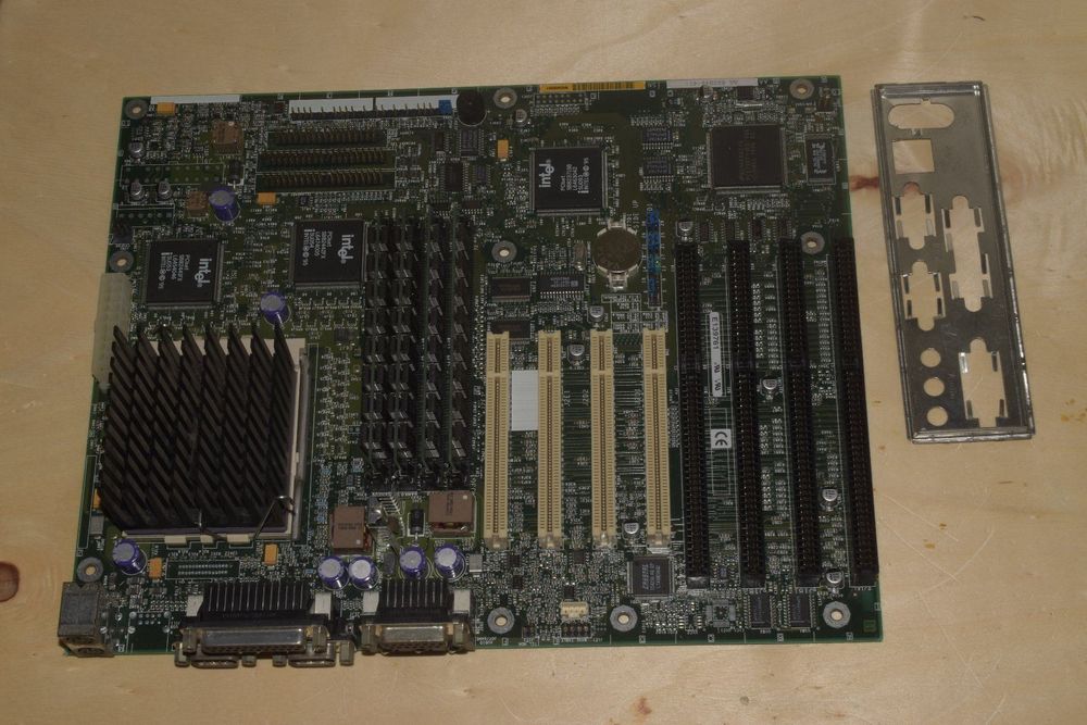 Intel VS440FX Pentium Pro System (Gebraucht) in für CHF 114 – mit ...