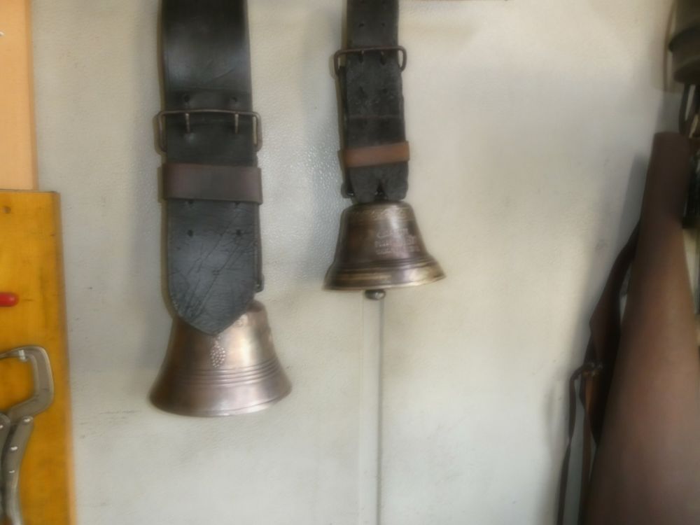 2 Glocken antik (Gebraucht) in für CHF 70 – mit Lieferung auf Ricardo ...