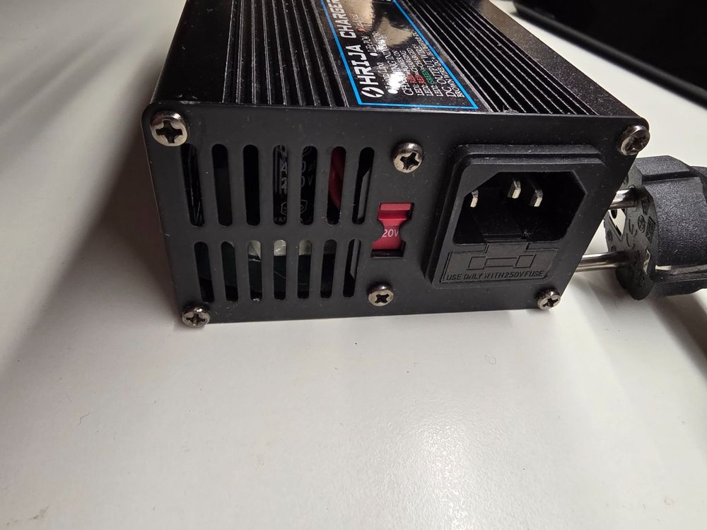 Neuwärtiges Ladegerät für E-Moped 72V 3A (Neu (gemäss Beschreibung)) in Zürich für CHF 35 – mit ...