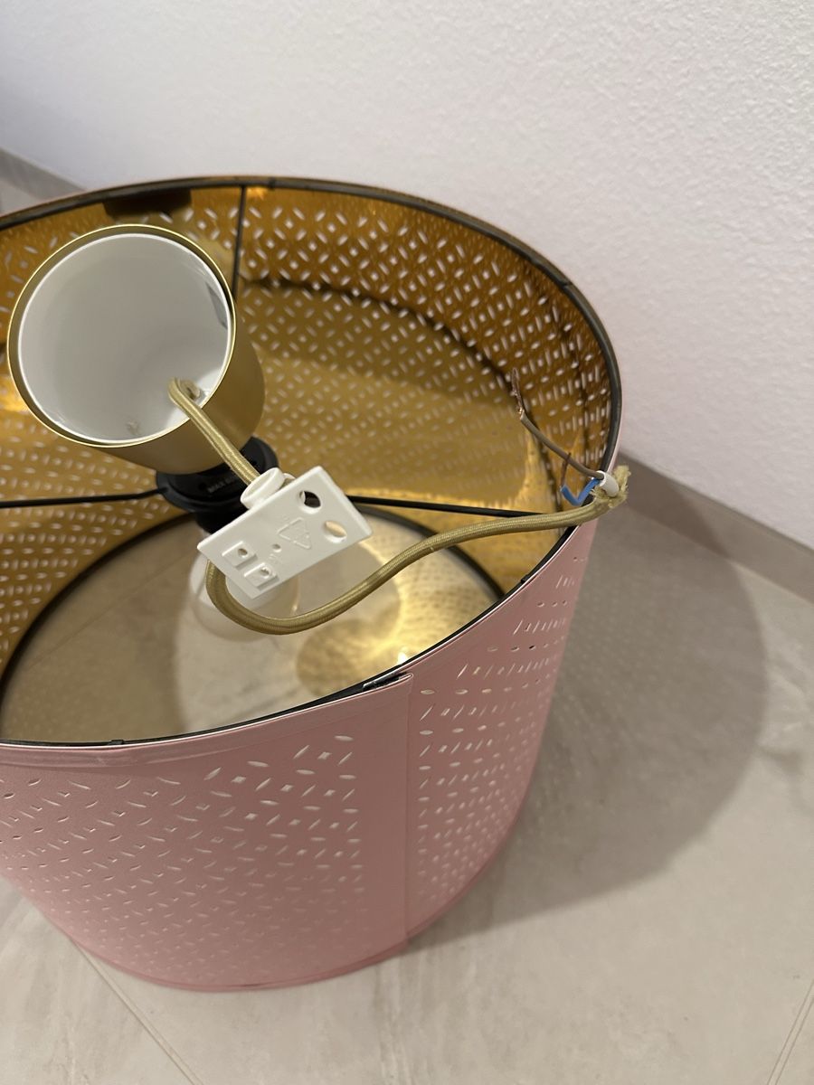 Trendige Lampe in Rosa - Perfekt für dein Zuhause! (Gebraucht) in ...