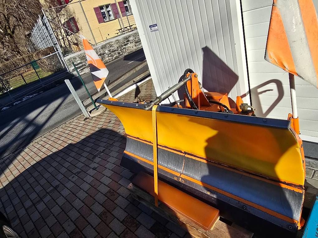 Zaugg Schneepflug g8k-180-1 (Gebraucht) in seewis-pardisla für CHF 2250 ...