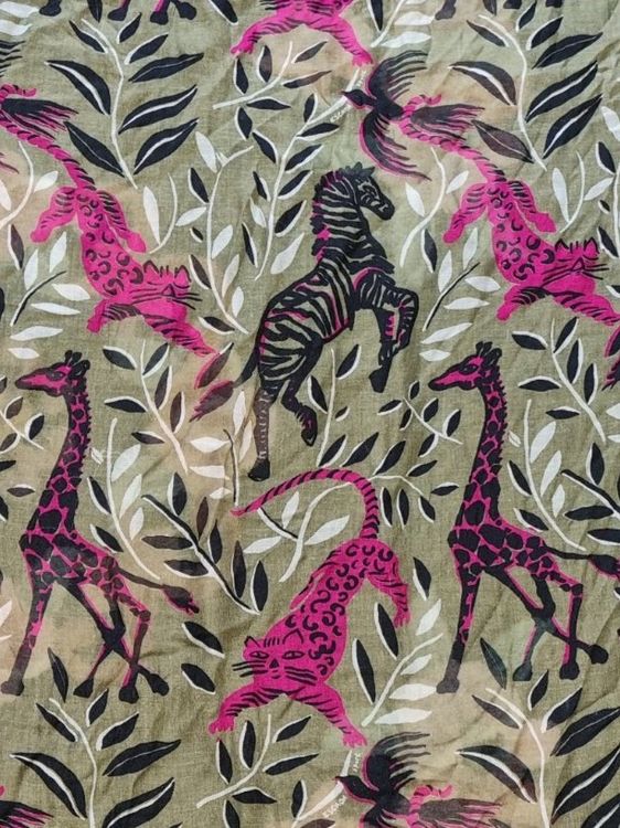 Stoff mit schönem Muster und Farben (Neu und originalverpackt) in geroldswil für CHF 32 – mit ...