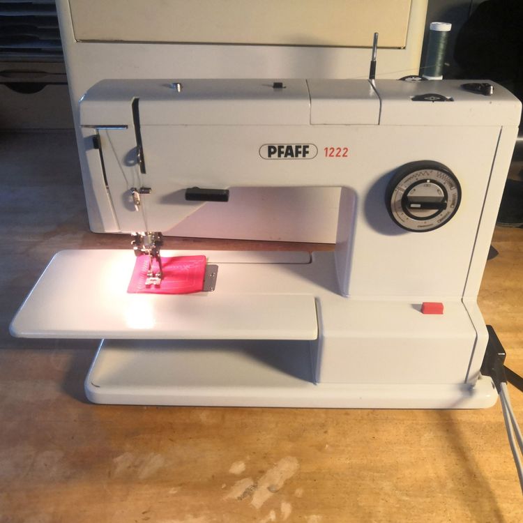 Pfaff Nähmaschine Model 1222 mit Deckel (Gebraucht) in Huttwil für CHF ...