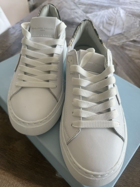 Sneakers (Neu und originalverpackt) in Sachseln für CHF 149 – mit ...