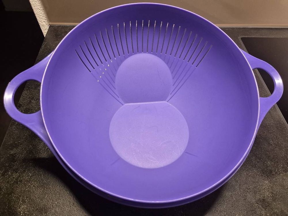 Tupperware Sieb 3.75 L (Gebraucht) in Steffisburg für CHF 5 – mit ...
