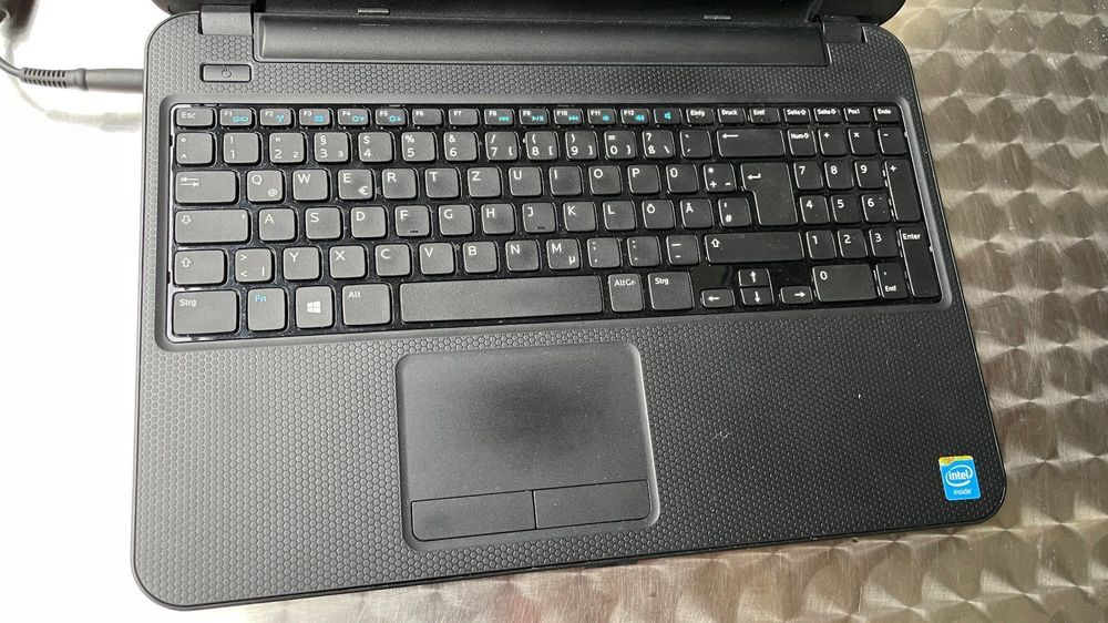 Laptop DELL P28F mit Windows 10 (Gebraucht) in Glattfelden für CHF 99. ...