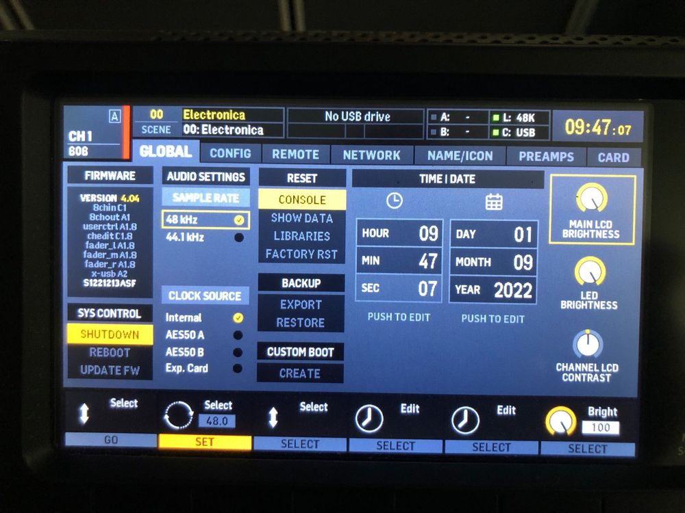 Behringer X32, Case, Stand, Talkback Mic, Light | Kaufen auf Ricardo