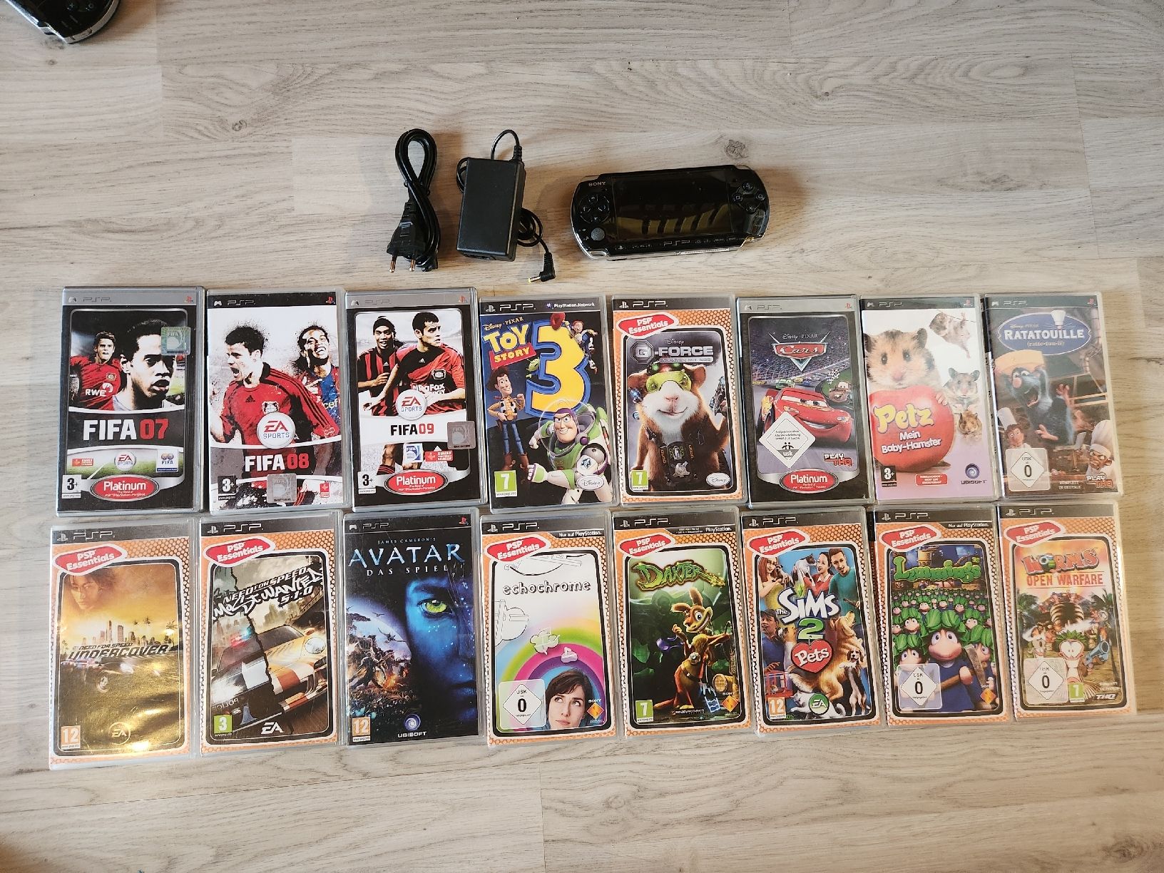 PSP 3000 Set 16 Spiele 2GB Memory Card neuer Akku Top zustan (Gebraucht ...