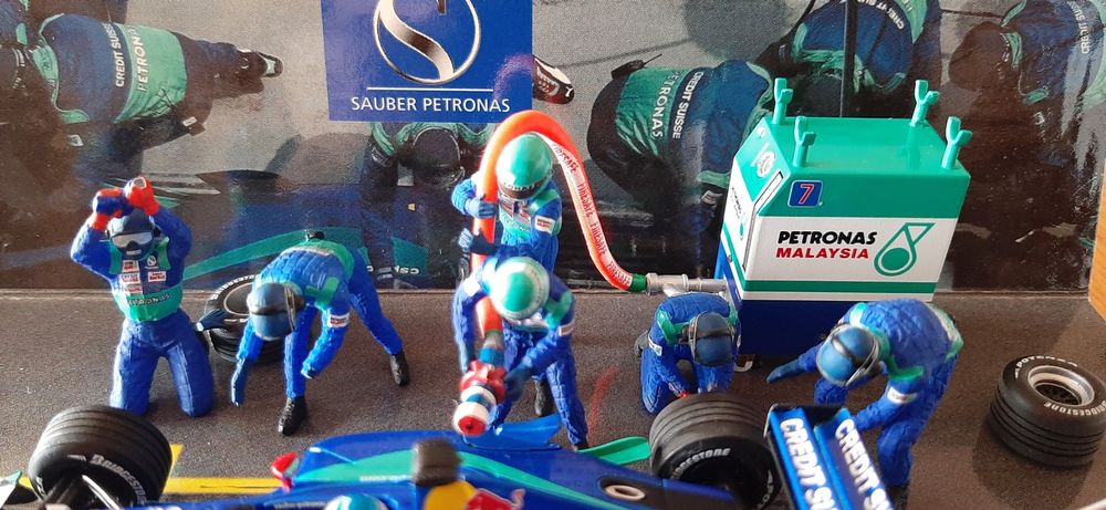 Sauber C21 Red Bull F1 Pit Stop Diorama Minichamps 1:43 (Neu und ...
