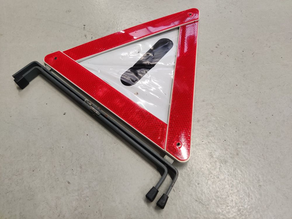 Stabiles Warndreieck (Gebraucht) in Alpnach-Dorf für CHF 20 – mit Lieferung auf Ricardo kaufen