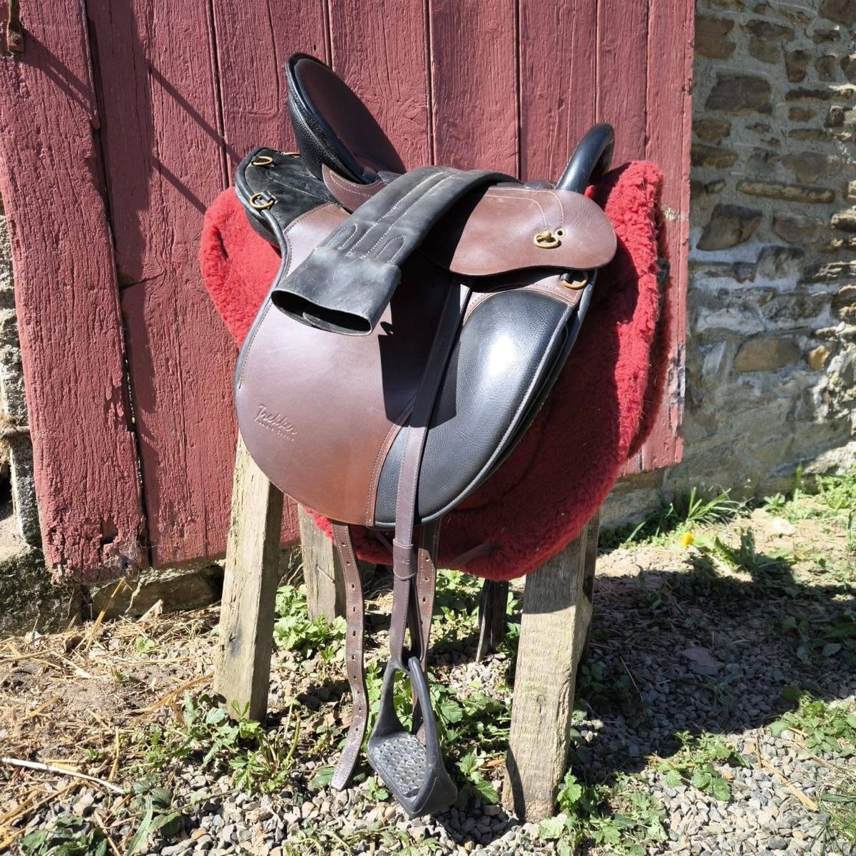 Selle trekker vendue nue avec couvre selle (D'occasion) à Plan-les ...