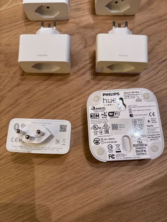 Philips Hue Bridge 2.1 + 5x Smart Plugs+Switch -Top Zustand! (Gebraucht ...