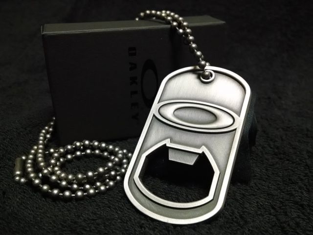 OAKLEY dog tag bottle opener necklace - Metal (Neu und originalverpackt ...