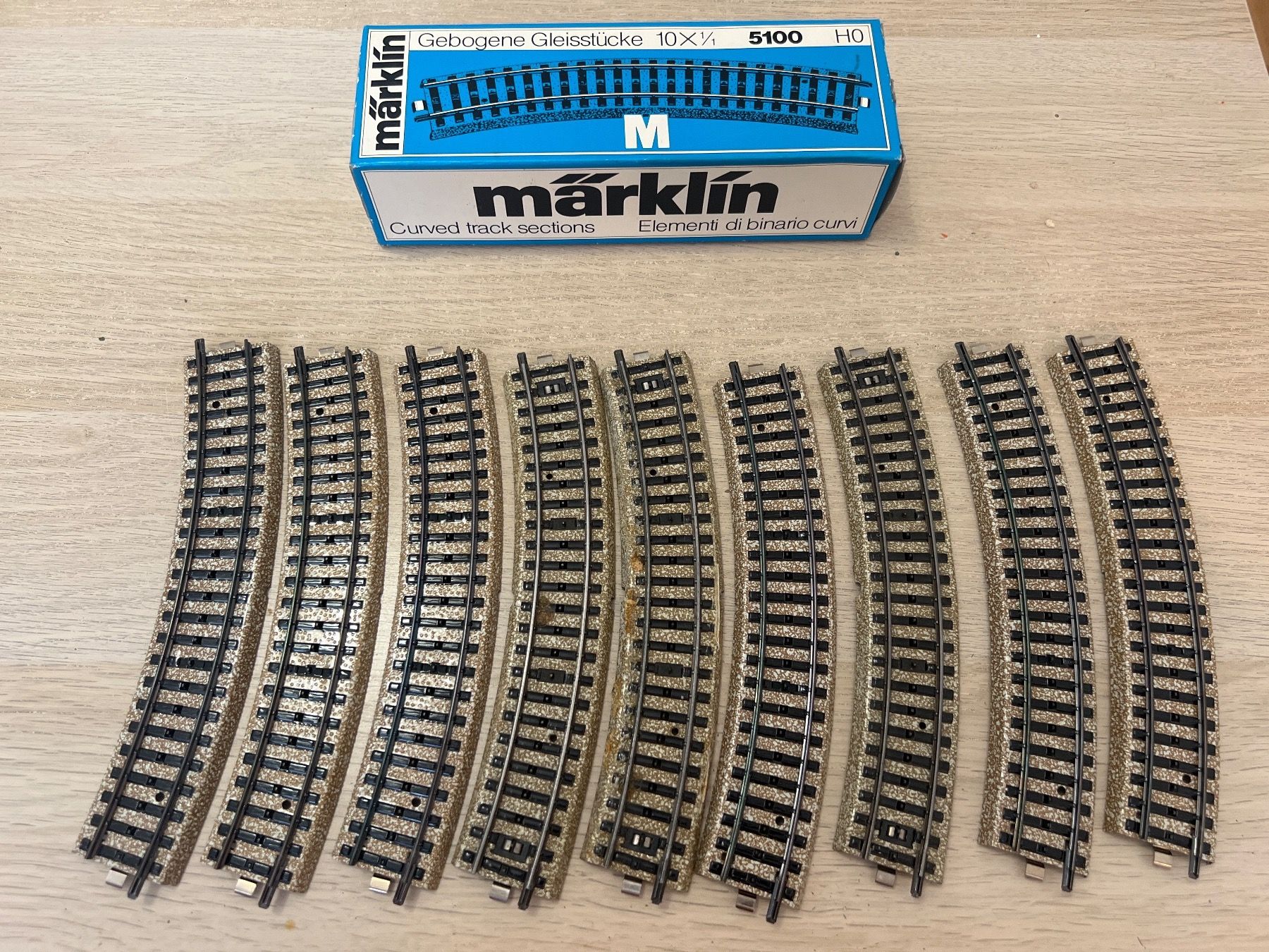 Märklin 9 x 5100 gebogenes gleis M H0 (2) (Gebraucht) in St-Aubin-Sauges für CHF 5 – mit ...