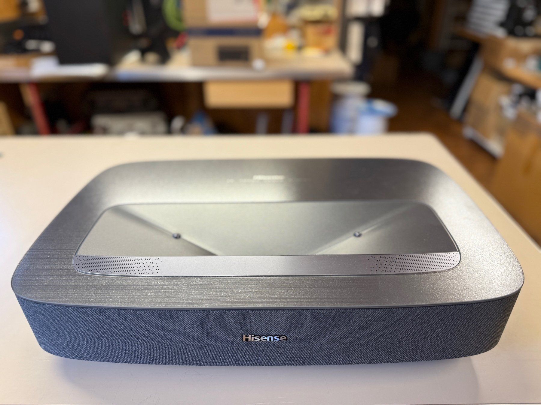 Hisense PL1 Laser TV Beamer – Showroom-Gerät – Top Zustand (Gebraucht ...