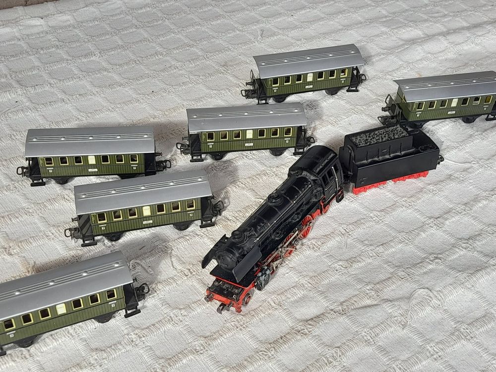 Märklin Dampflok 23014 und 6 Stk.Märklin Nostalgiewagen (Gebraucht) in ...