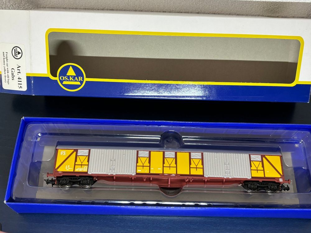 FS Gabs couvert long portes alu, jaune miel, FS téléviseur (Neu (gemäss ...