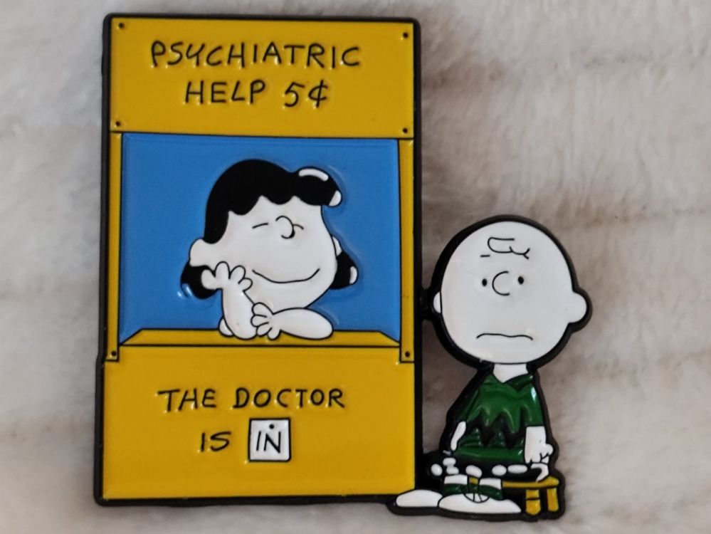 Lucy's Psychiatrie Stand - Charlie Brown Pin ca. 4.3 cm (Neu (gemäss ...