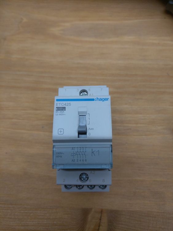 REG-Schütz Hager 25A 4S 230V Tag/Nacht, eco, 2Mod. (Gebraucht) in für ...