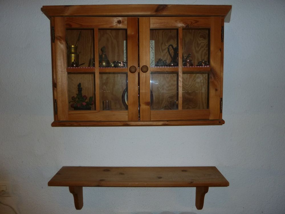Wandvitrine mit Tablar (Gebraucht) in für CHF 160 – nur Abholung auf ...