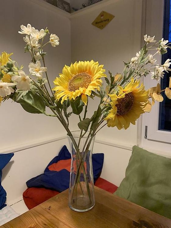 Blumen (künstlich) mit Vase | Kaufen auf Ricardo
