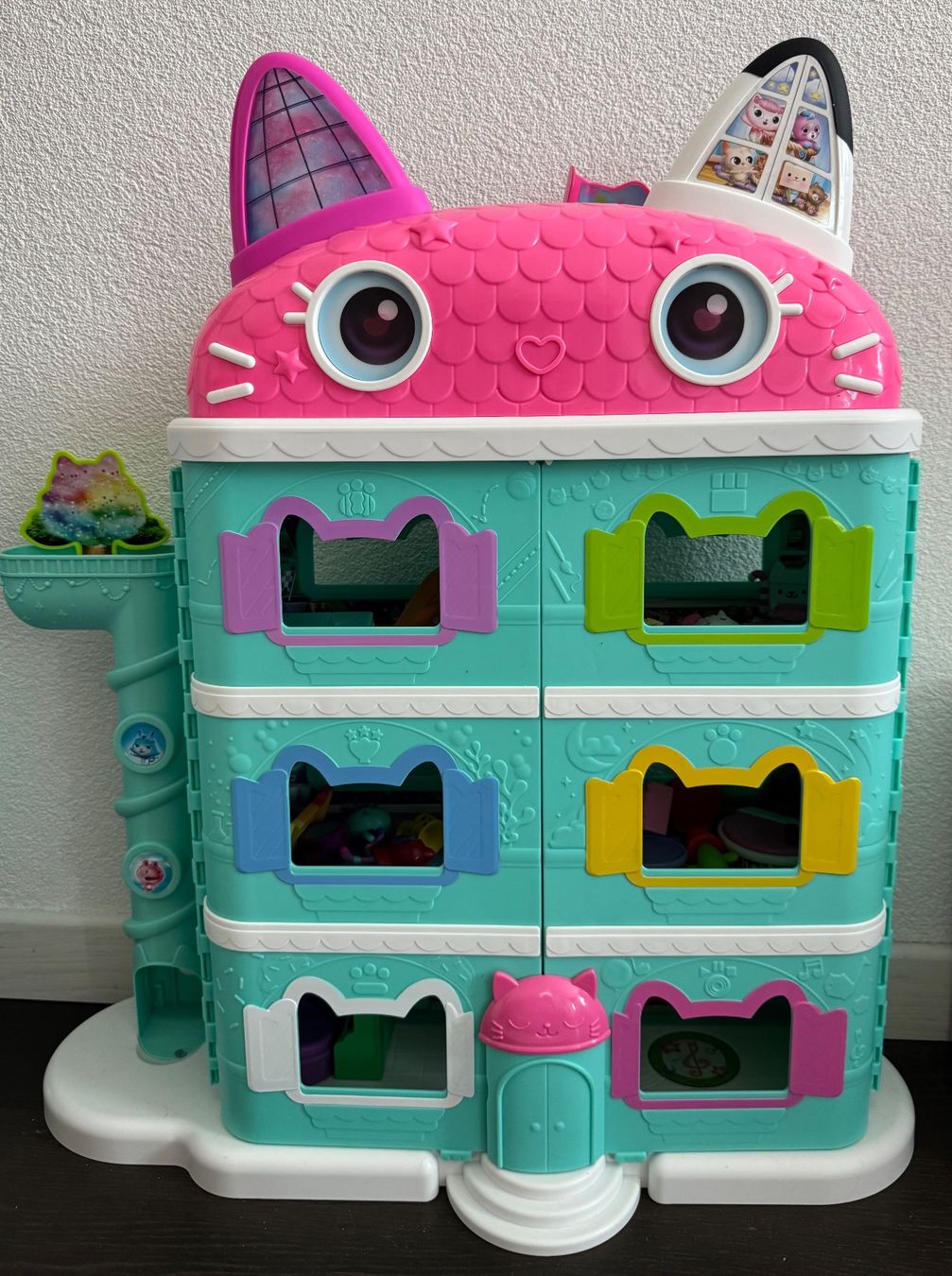 Maison chat Gabby, comme neuf avec figurines et accessoires (Neu ...
